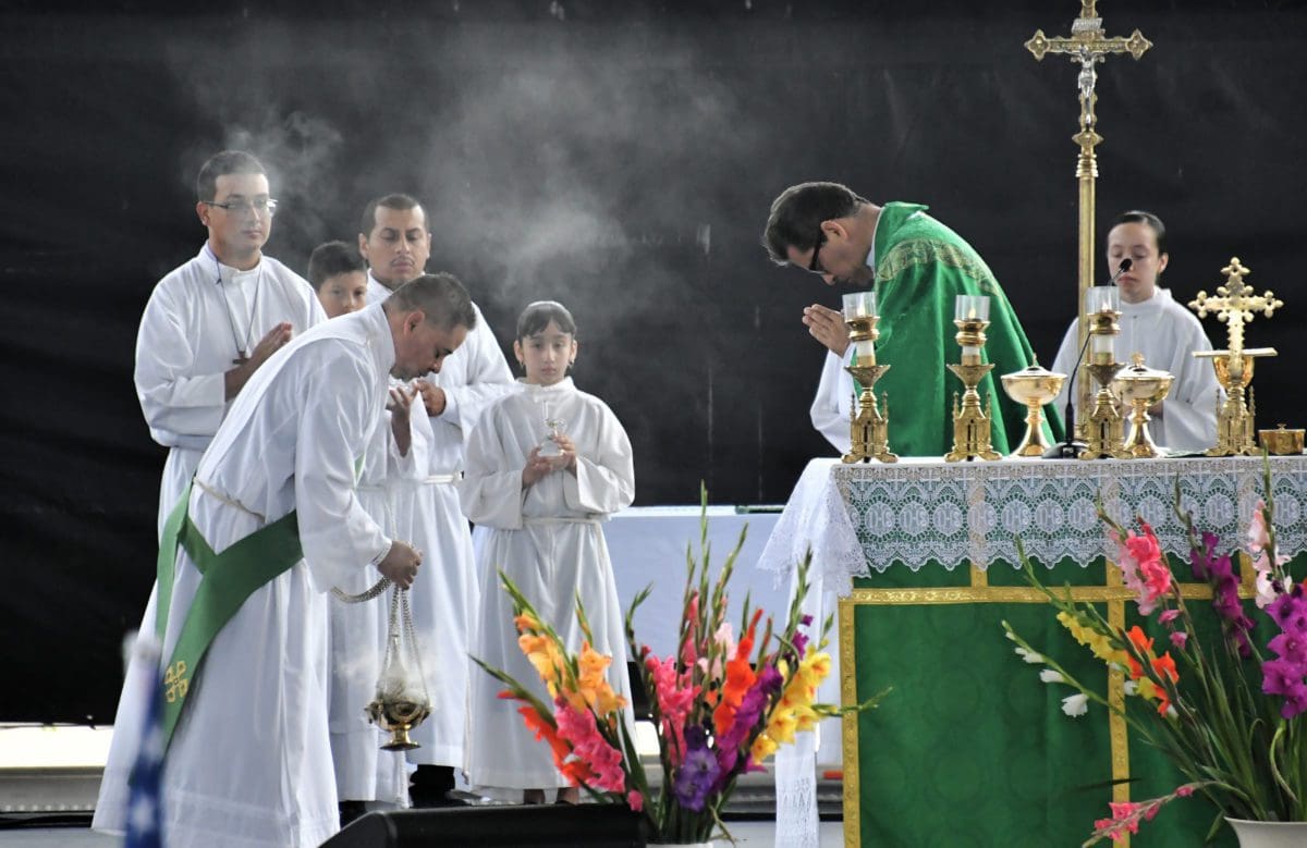 Mass at Mexican Fiesta (Photo Gallery) - Catholic Herald
